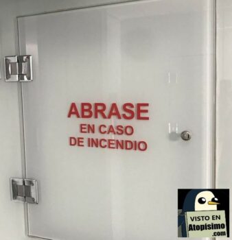Abrase en caso de incendio. Ese acento quema - Atopísimo